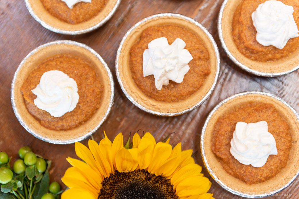 Mini No-Bake Pumpkin Pies - A Quick and Easy Thanksgiving Treat